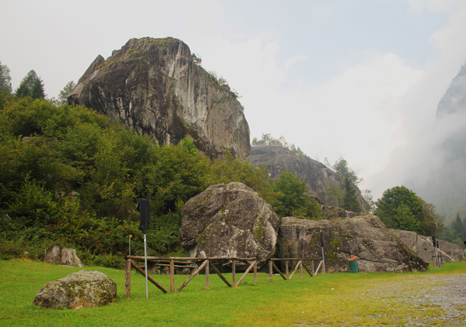 Sasso Remenno, where you can climb the largest boulder in Europe ...