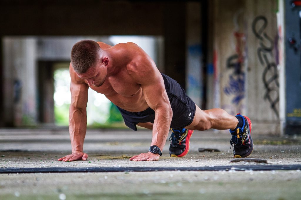 L'allenamento da 10 minuti da fare al mattino per tenersi in forma