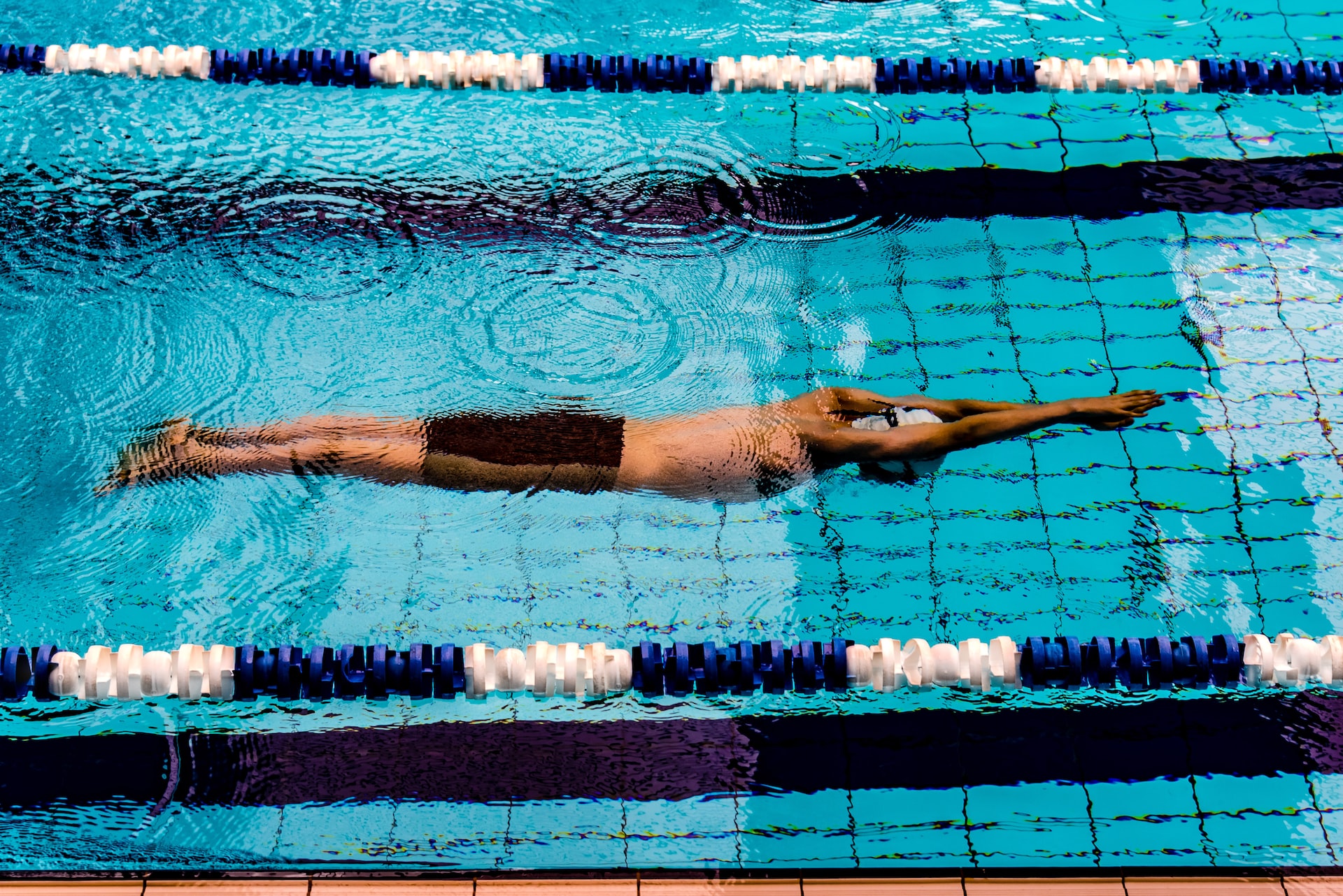 Come migliorare nel nuoto: i consigli più efficaci per progredire