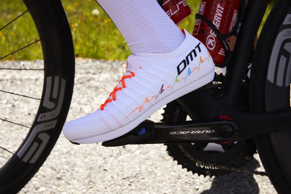 Le scarpe Dmt Pogi's di Tadej Pogačar al Tour nascondono un segreto