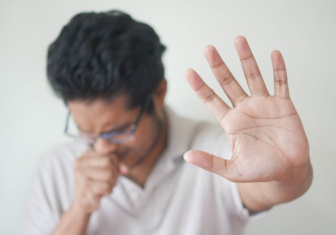 Tosse persistente, 5 cose da sapere per curarla facilmente e senza farmaci