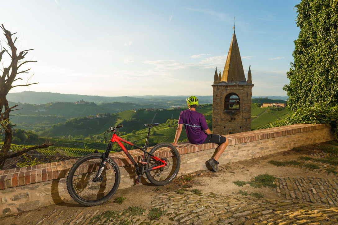 Ciclovia BAR to BAR | Itinerario bici dal Barbaresco al Barolo